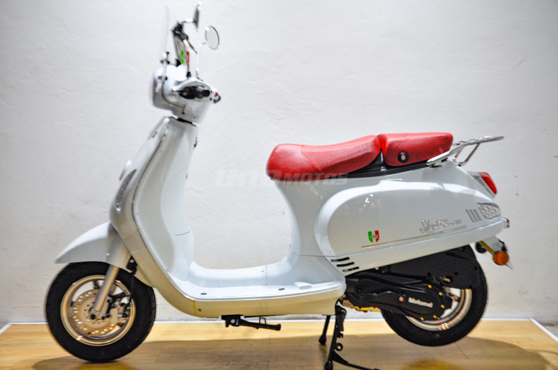 Moto Motomel Strato Euro 150cc tipo Vespa 2021